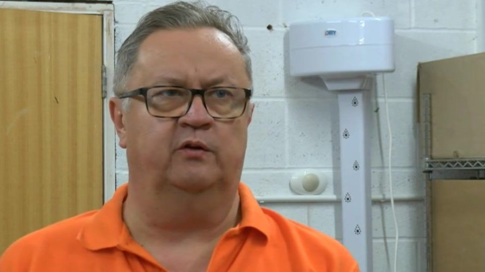 'The weak pound is crippling my company' - BBC News