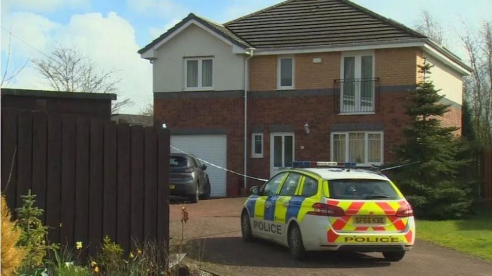 Husband with dementia who killed wife to remain in hospital - BBC News