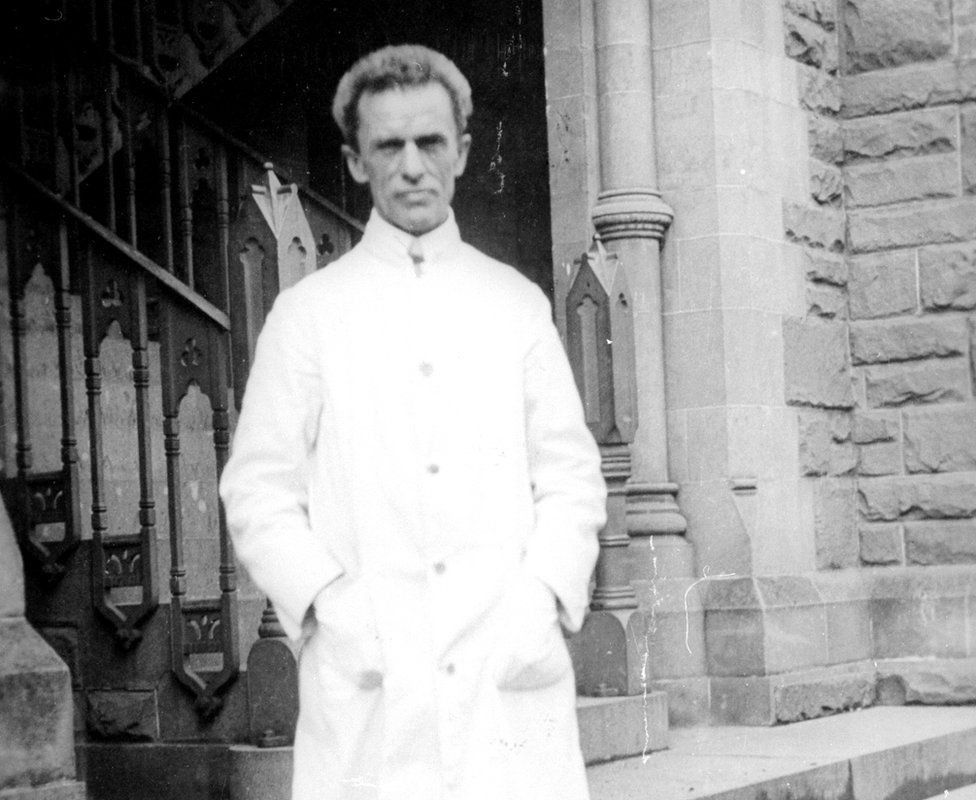 The racist professor, the bones and a university naming row - BBC News