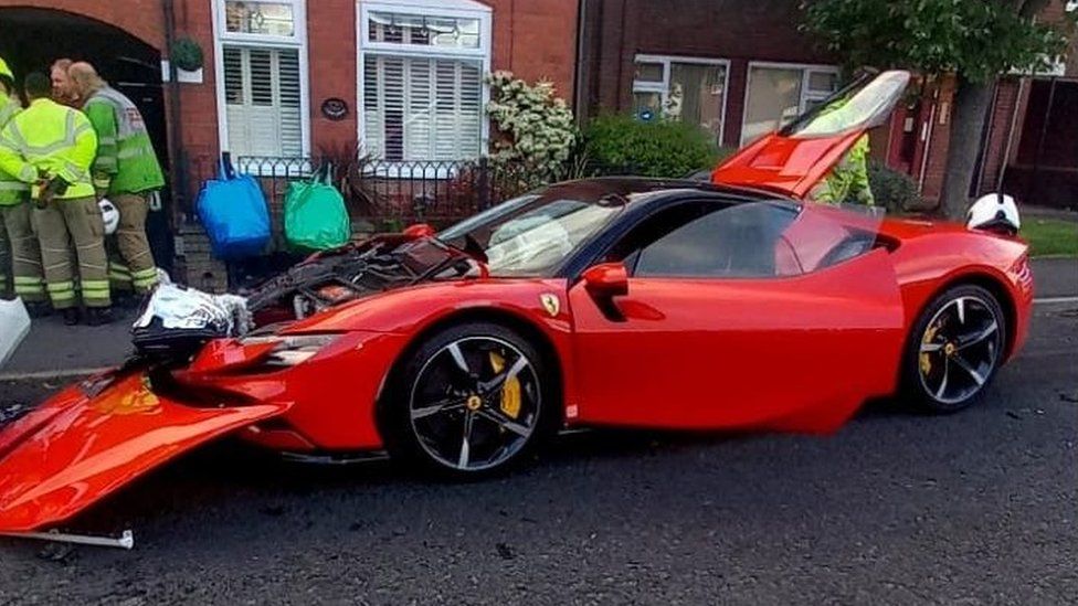 Ferrari crashes into five parked vehicles in Halesowen - BBC News
