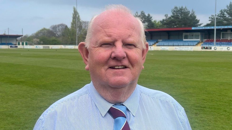 Colwyn Bay FC uses more Welsh to improve image - BBC News