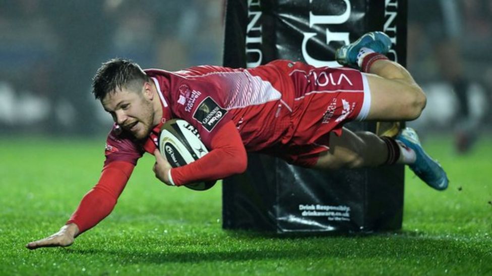 Steff Evans: Wales wing signs new Scarlets contract - BBC Sport