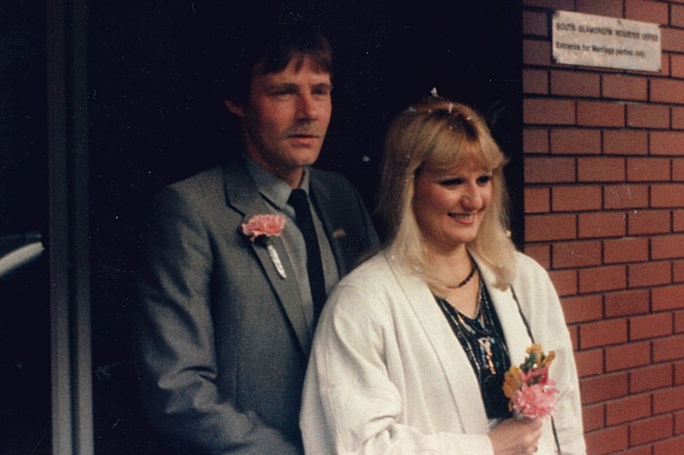 Pen-blwydd yn 70: Oriel atgofion Heather Jones - BBC Cymru Fyw