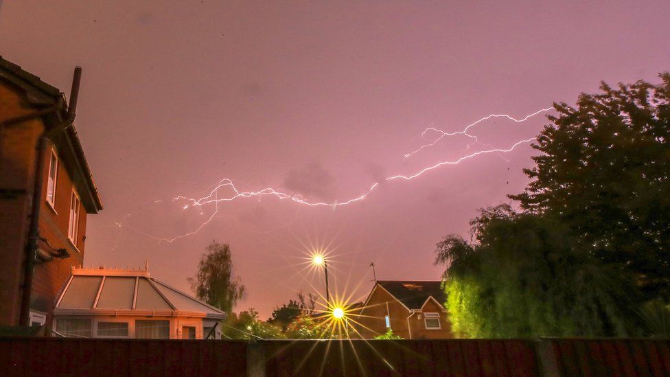 In Pictures: Lightning pierces UK skies - BBC News