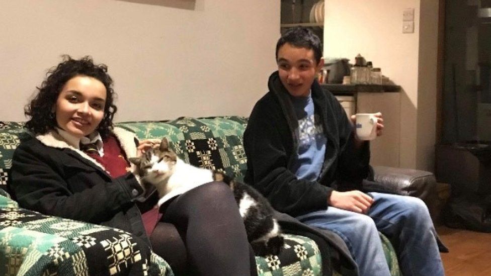 Ateb y Galw: Y cyflwynydd Mirain Iwerydd - BBC Cymru Fyw