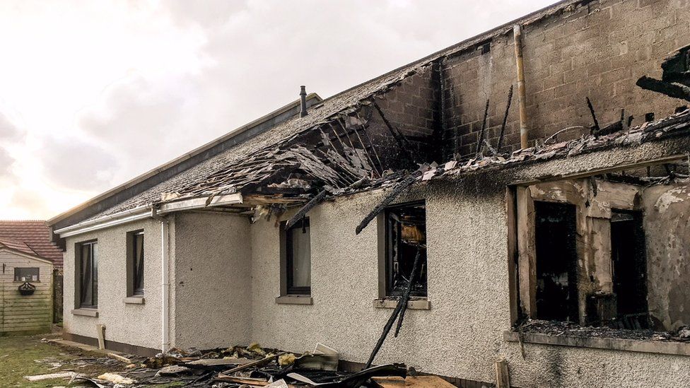 Praise after Portstewart fire rescue effort - BBC News