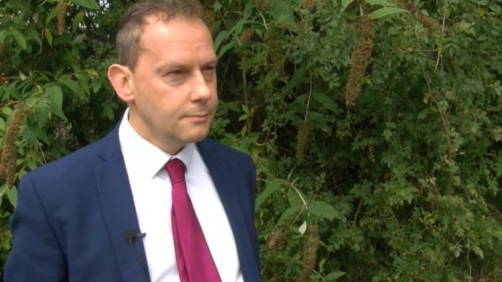 UKIP's Gareth Bennett: 'Waste of time investigating me' - BBC News