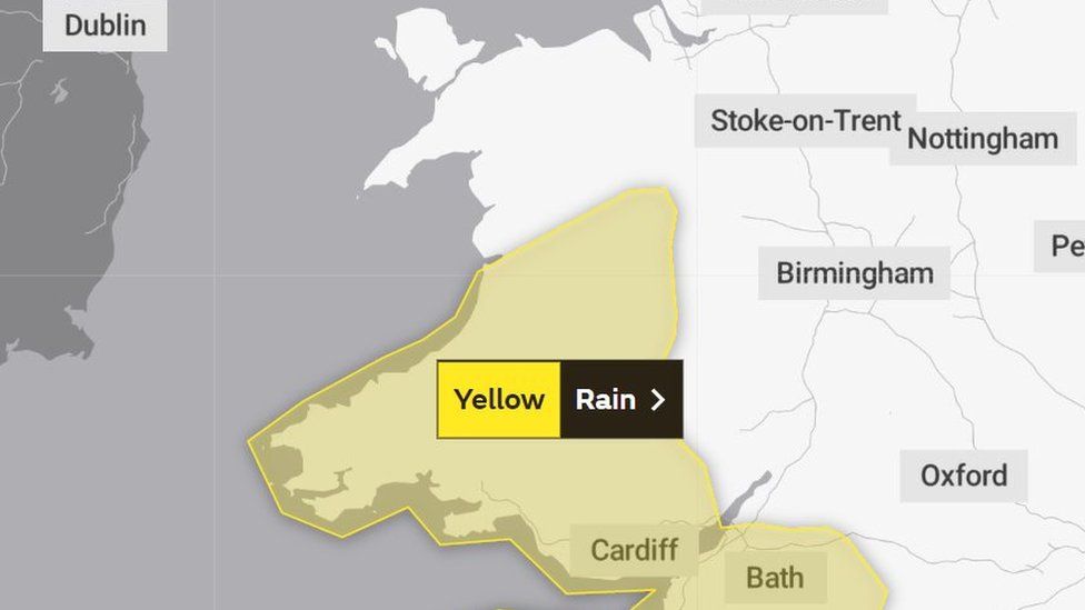 Rhybudd am ragor o law trwm i ddod ar draws Cymru - BBC Cymru Fyw