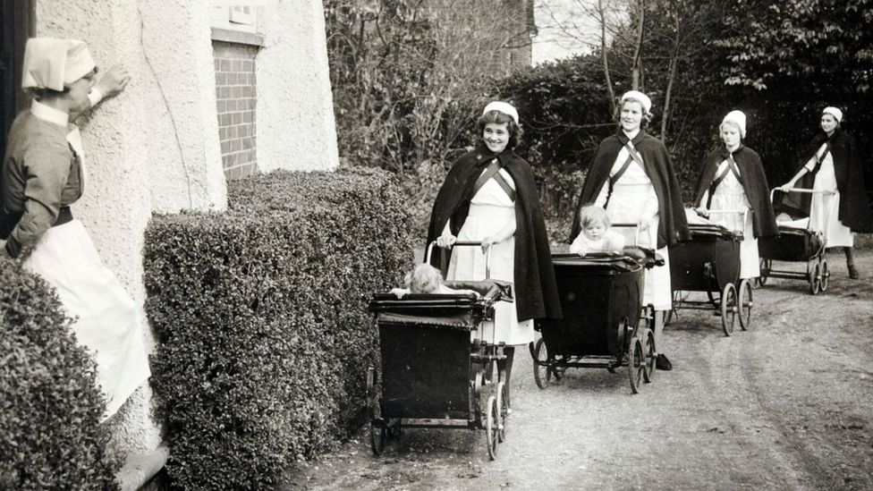 Thousands of pre-NHS healthcare photographs discovered - BBC News