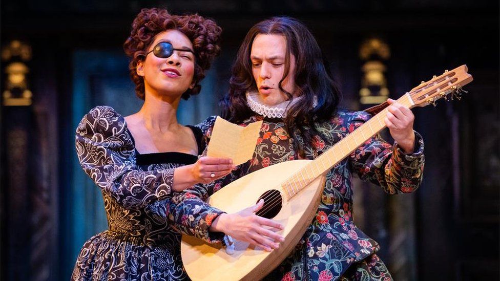 Covid: Leicester's Curve Theatre to make face masks mandatory - BBC News