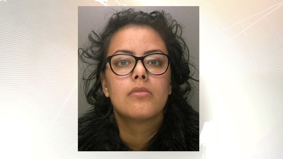 Leah Farley: Missing con woman hunted after evading court - BBC News