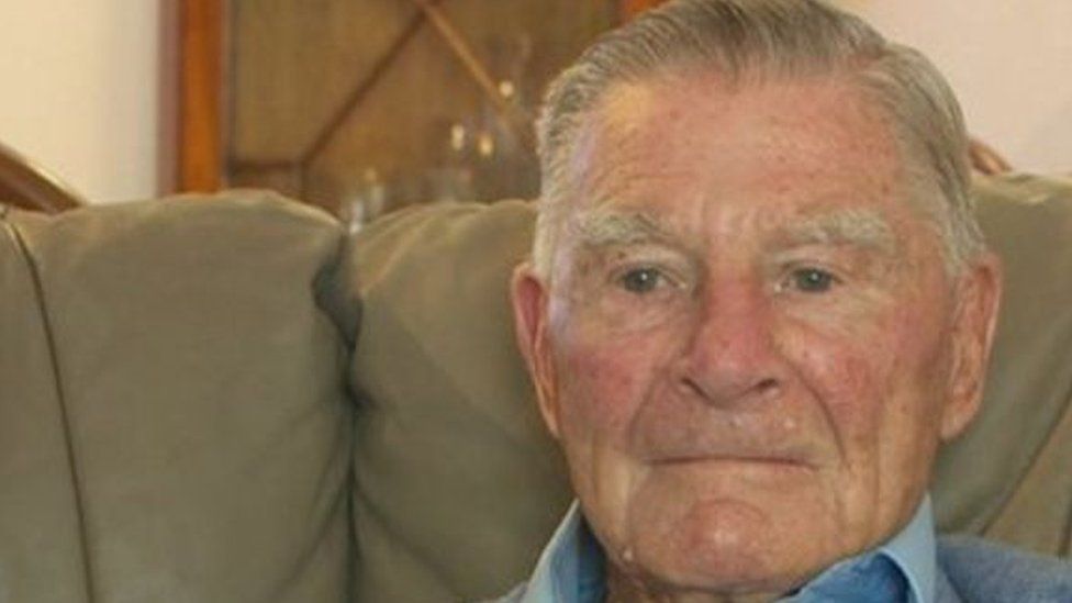 World War One Veterans' Association founder dies aged 91 - BBC News