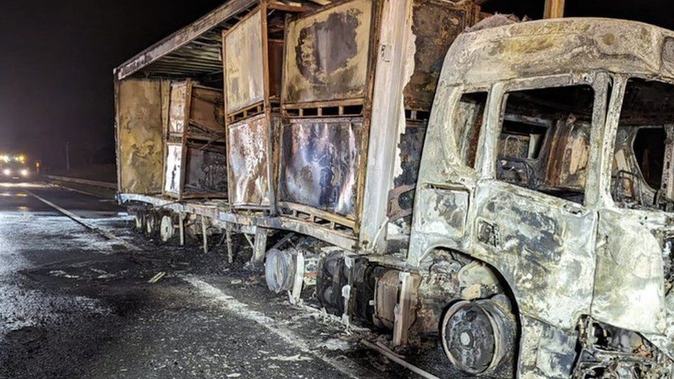 Lorry consumed by fireball on M62 in Liverpool - BBC News