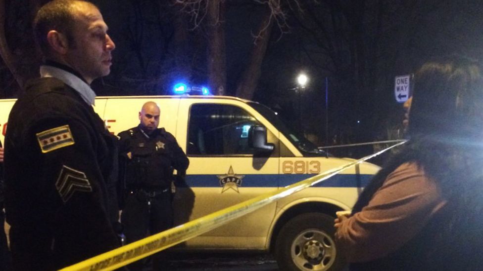 Chicago police to get Tasers and training after shootings - BBC News