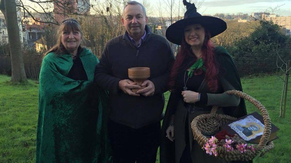 Chatham wassailing revival attracts sell-out crowd - BBC News