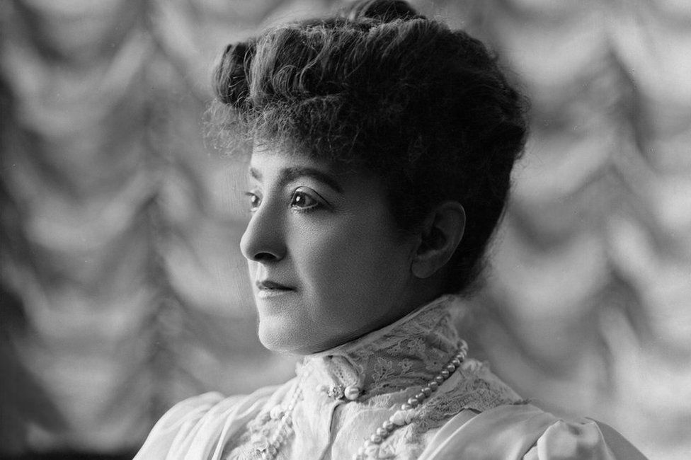 Pwy oedd Adelina Patti? - BBC Cymru Fyw