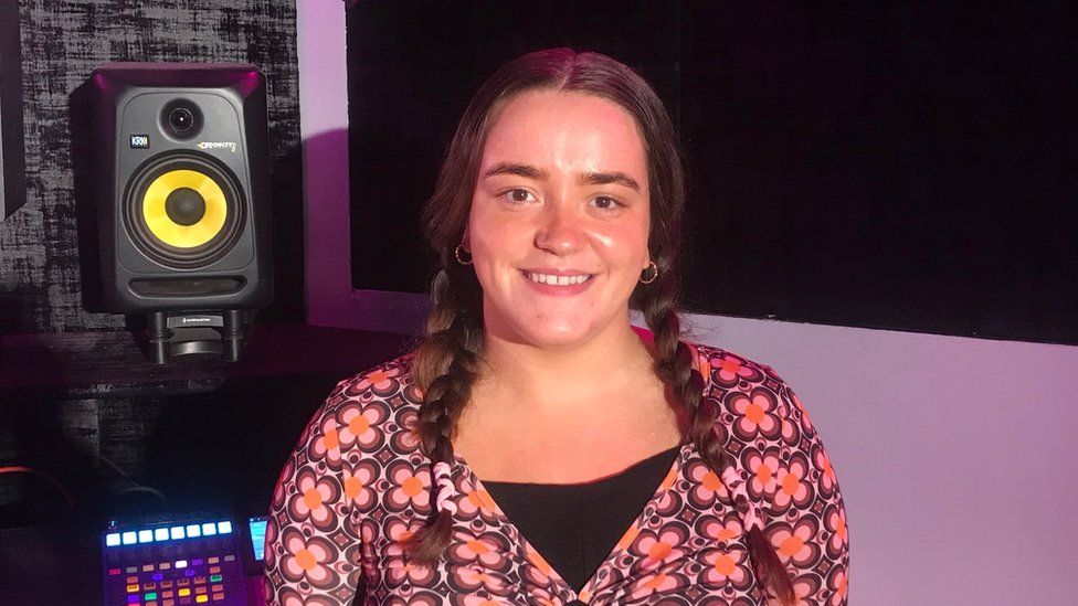 All-women mixtape 'so supportive and empowering' - BBC News