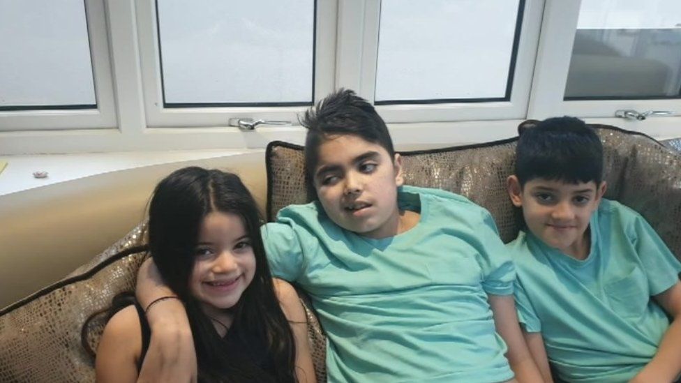 Woburn Sands parents' brain tumour research plea after son dies - BBC News