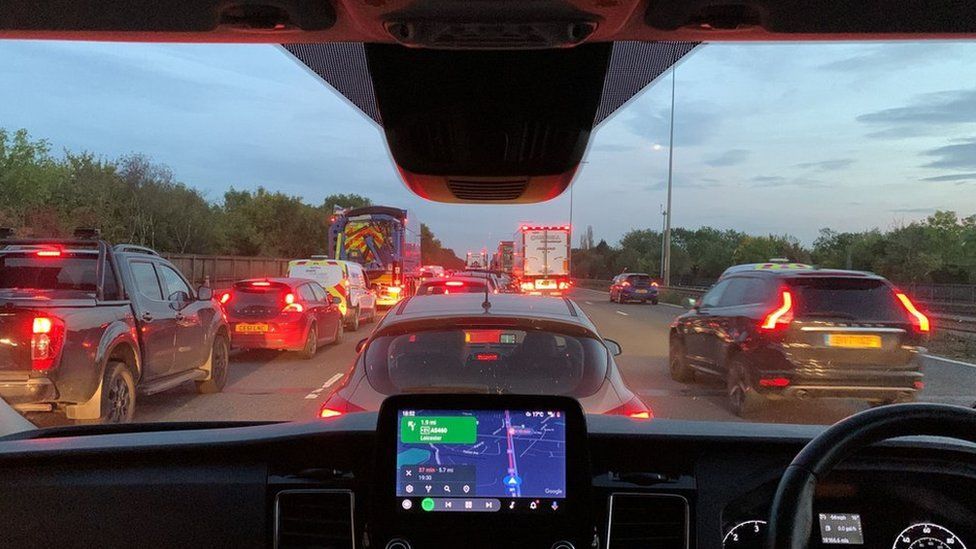 M1 reopens in Leicestershire after car fire closure - BBC News