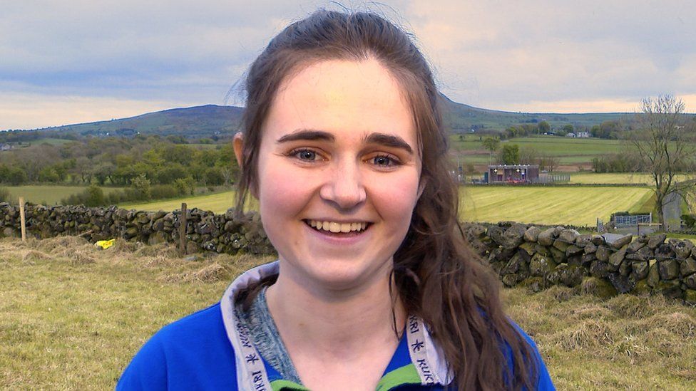 Balmoral Show: The battle to be tug-of-war champions - BBC News