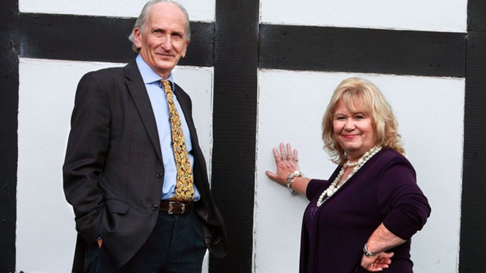 Archers 'fraud' storyline praised - BBC News