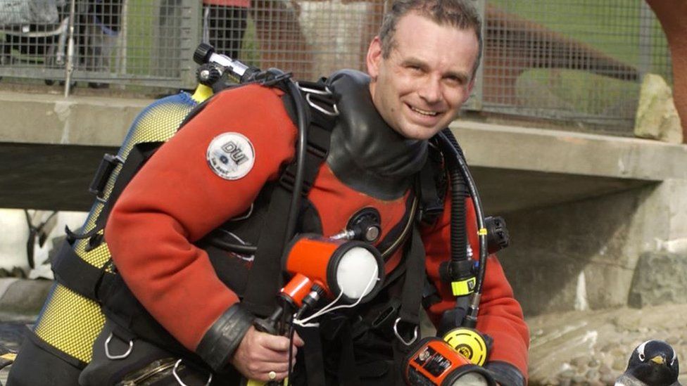 Fife photographer dies scuba diving - BBC News