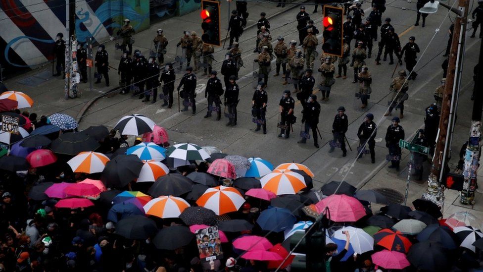 BLM v Washington DC riots: How were the police responses different ...