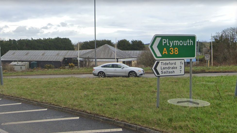 A38 Cornwall safety work postponed - BBC News