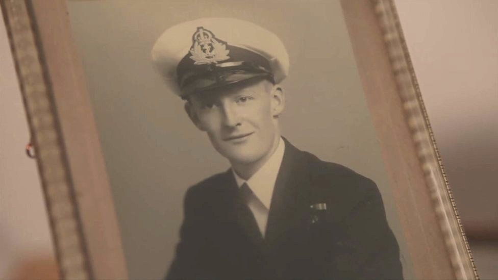 World War Two: 'I had the best view of the D-Day landings' - BBC News