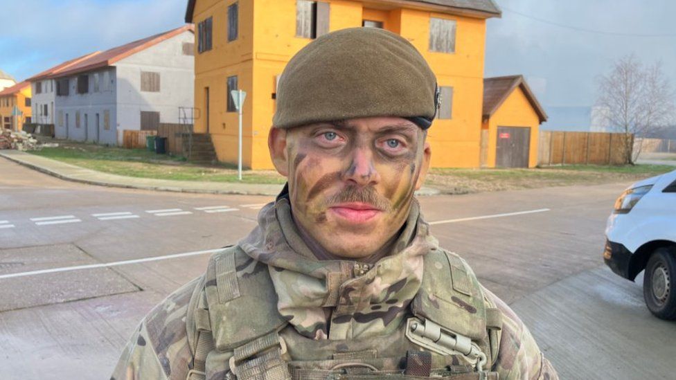 Ukraine soldiers in combat-training at secret camp in East Anglia - BBC ...