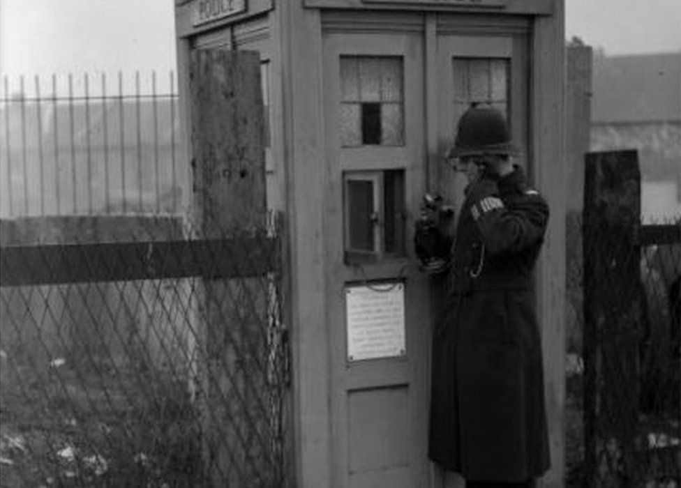 Almondbury police box 'Tardis' appears again after restoration - BBC News