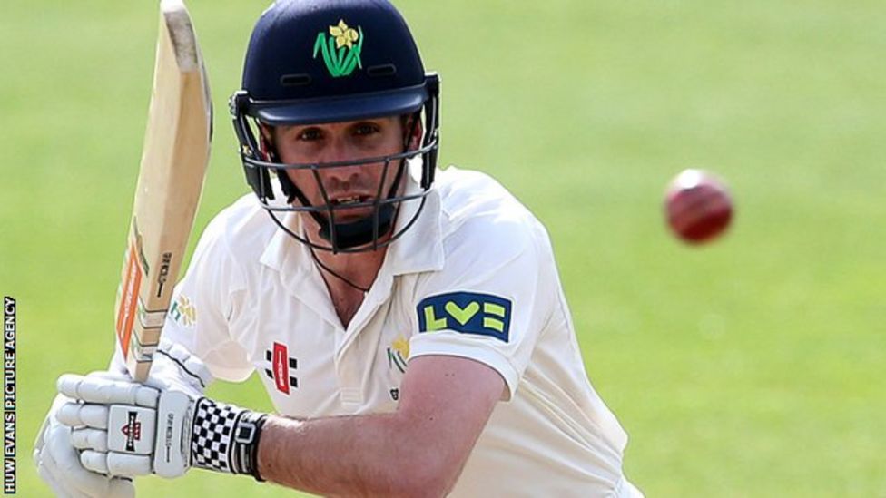 Glamorgan cricket: Mark Wallace signs contract extension - BBC Sport