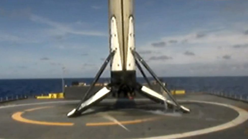 SpaceX flies 'lessons learned' rocket - BBC News