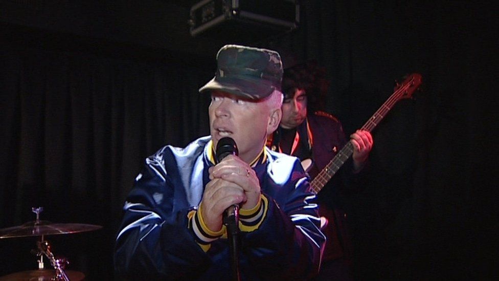 Dublin: Irish rock 'n' roll museum opens in Temple Bar - BBC News