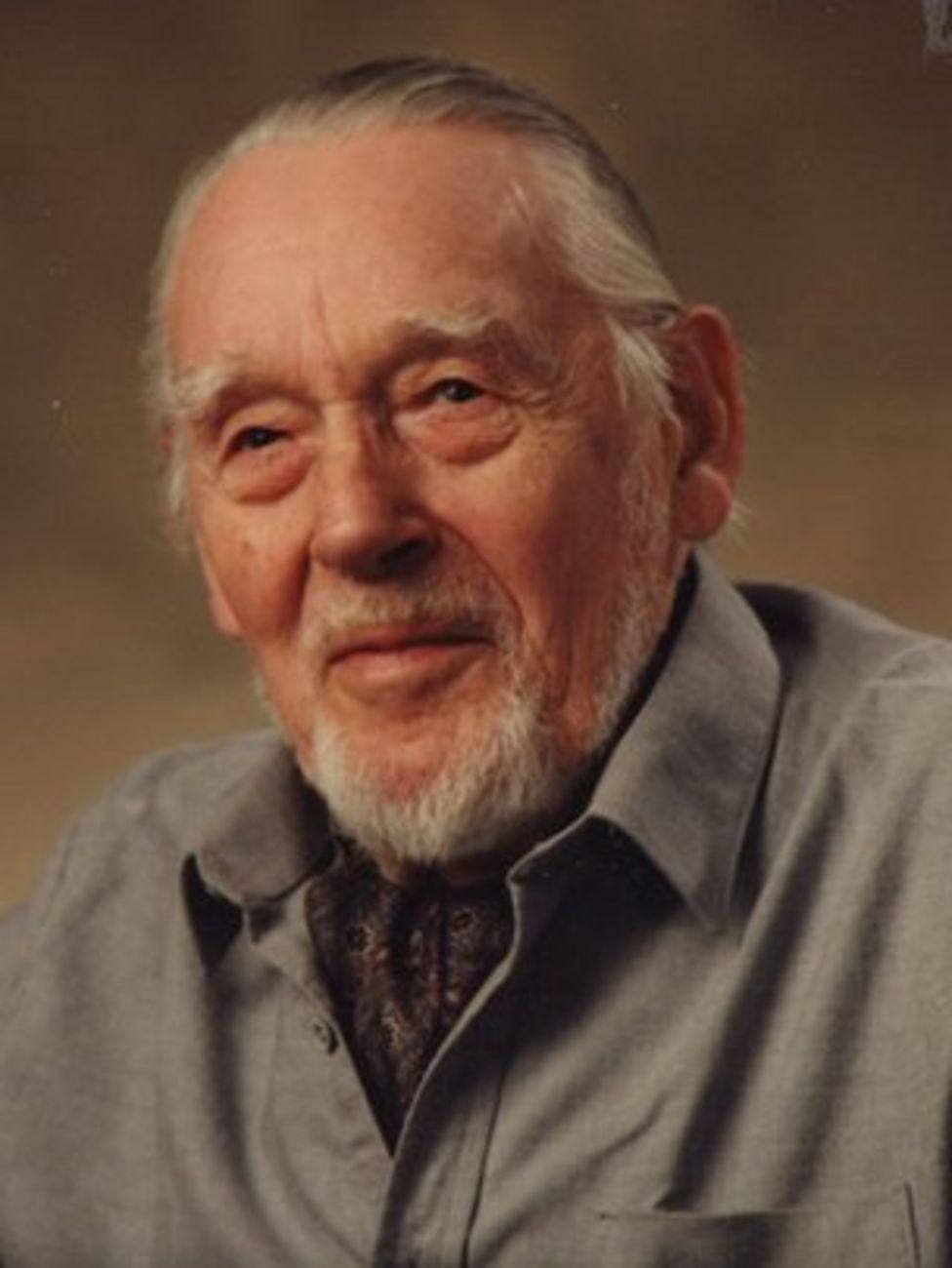 JG Devlin: Belfast actor honoured by Falls Road blue plaque - BBC News