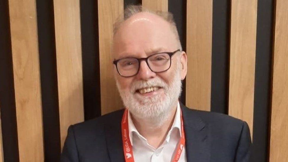 Calls to rethink Cam and Dursley bus link timetable - BBC News