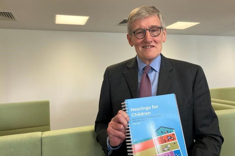 Children's hearings urged to scrap volunteer model - BBC News