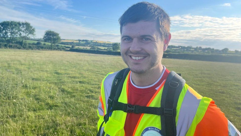 Tîm achub iseldir ym Môn yn llwyddo er heriau ariannol - BBC Cymru Fyw