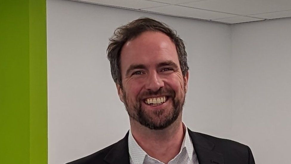 Food firms must cut sugar and salt, says Wales' health chief - BBC News