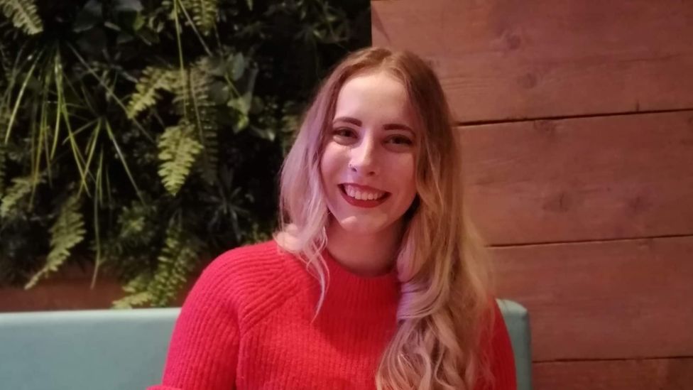 Covid-19: Student union calls for help over private rent - BBC News