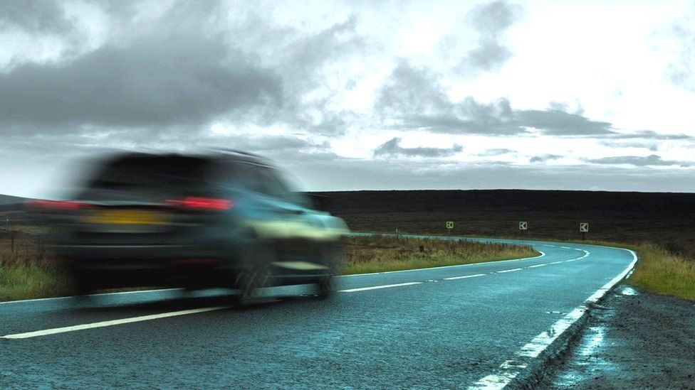 Fixed penalty notice bid to tackle careless driving - BBC News