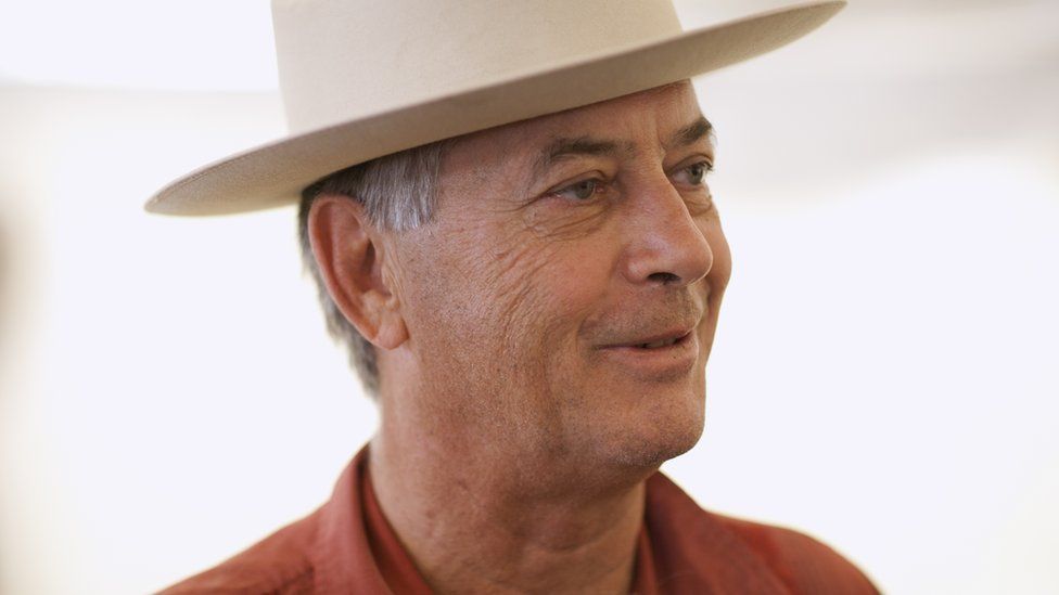 Burning Man founder Larry Harvey dies aged 70 - BBC News