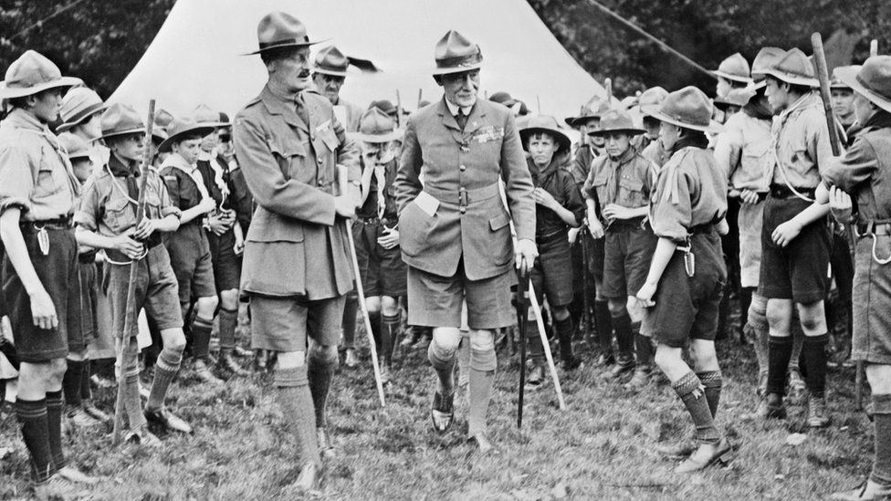 Epping's Gilwell Oak wins Tree of the Year 2017 - BBC News