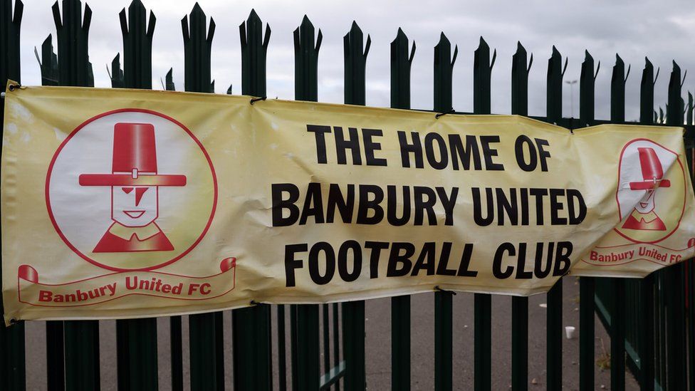 Banbury United: Violent disorder breaks out at football match - BBC News
