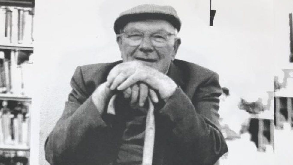 Ron Cousins: The Bible pages murder still baffling police - BBC News