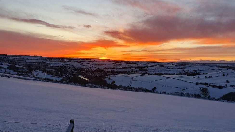 Yorkshire snow: Weather warning as first winter fall coats counties ...