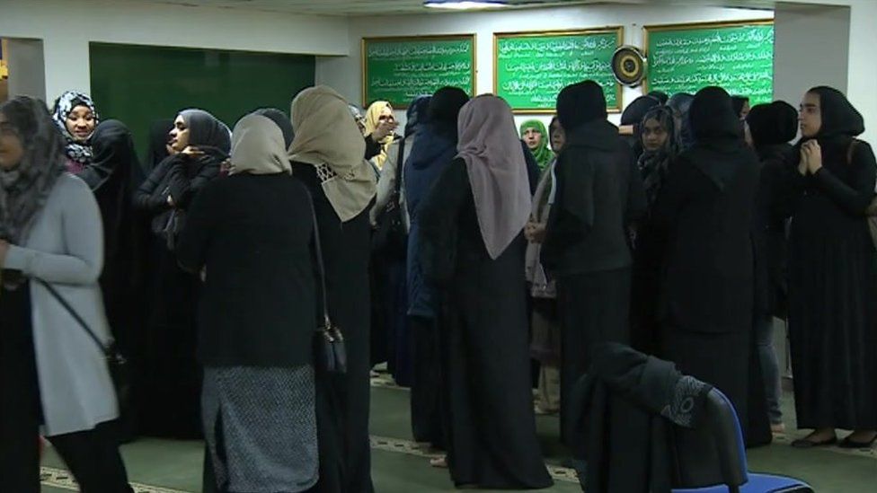 Mariam Moustafa: Mourners attend funeral in Nottingham - BBC News