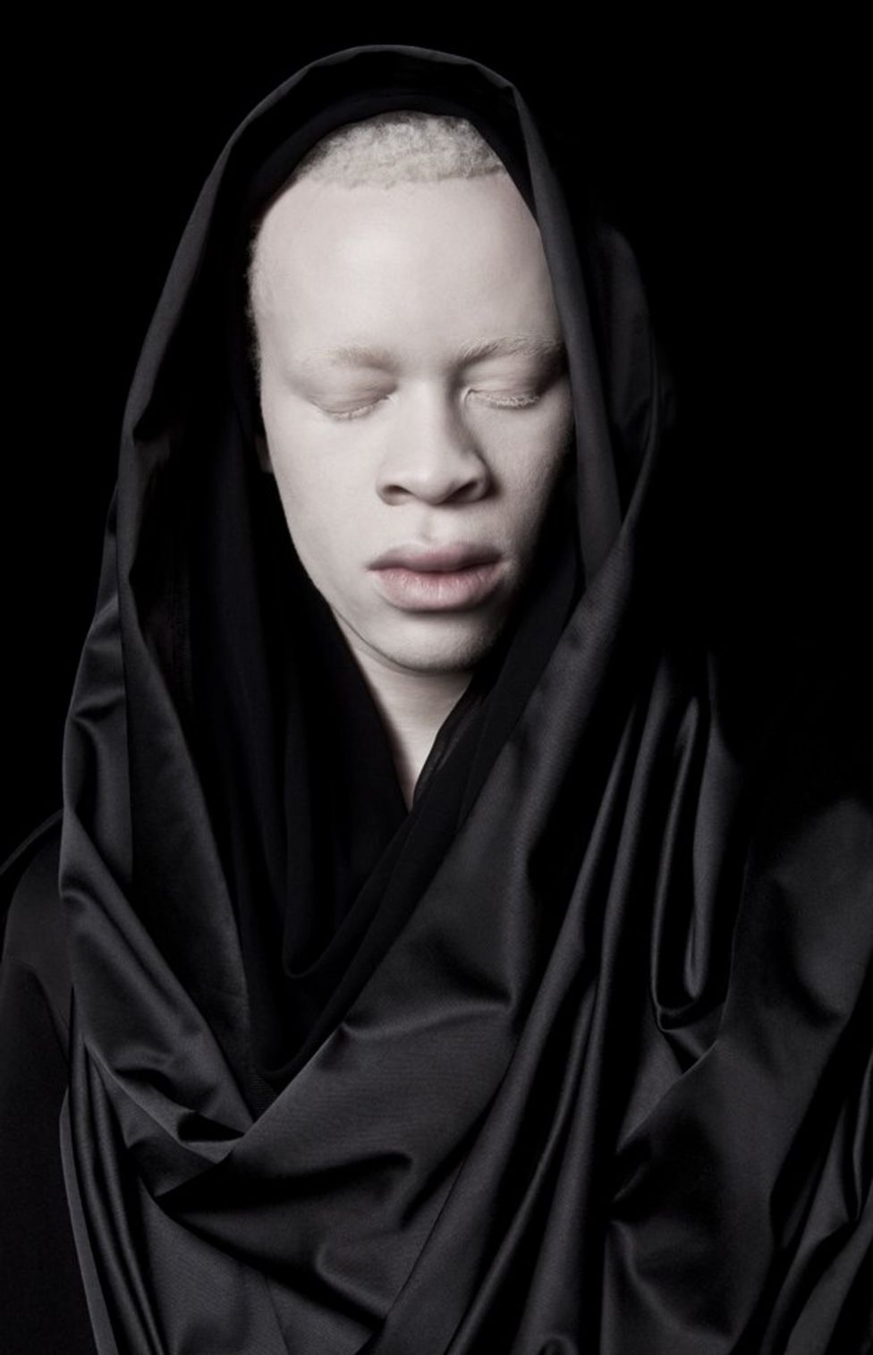 In pictures: Albinism and perceptions of beauty - BBC News