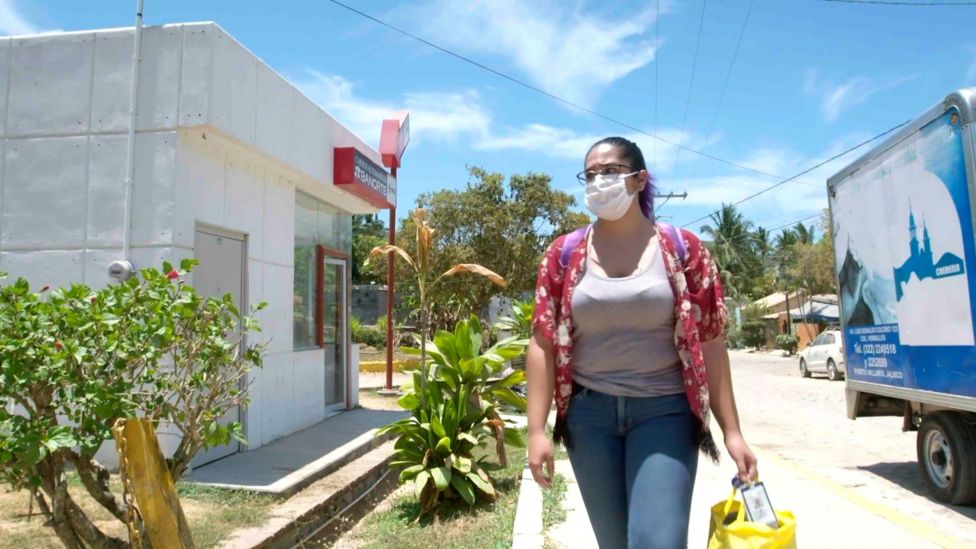 Coronavirus: Health workers face violent attacks in Mexico - BBC News