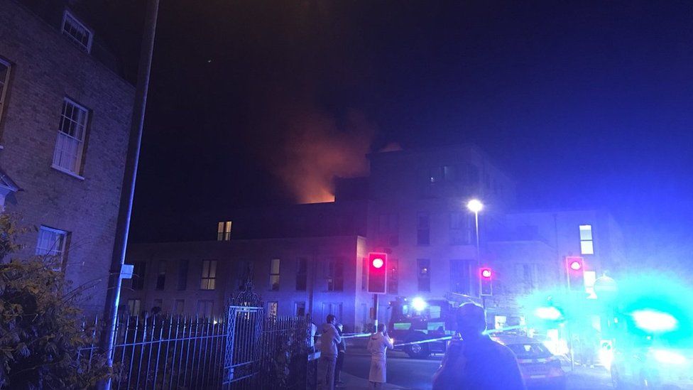Huntingdon retirement flats evacuated after blaze - BBC News
